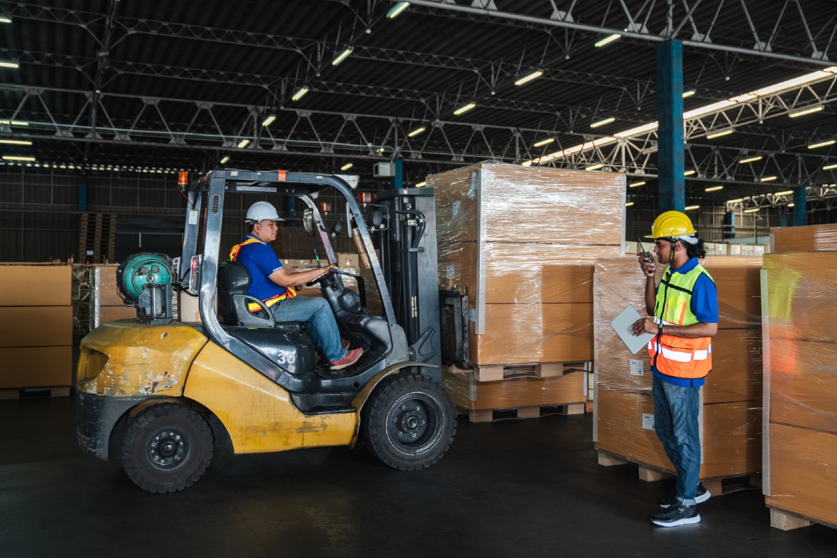 Magasinier cariste : la fiche métier complète - Fnaseph