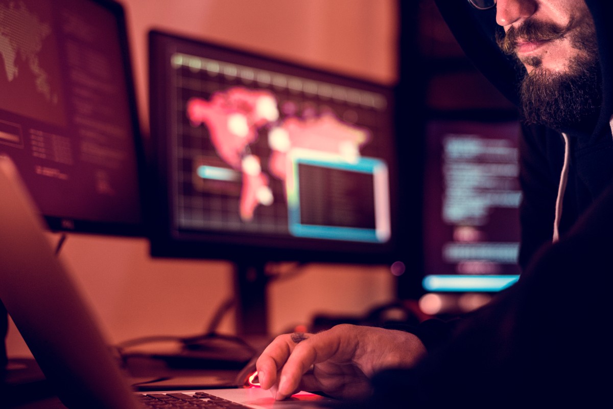 Quelle est la différence entre un hacker et un pirate informatique